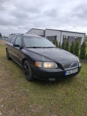 Green Volvo V70 2006 in Vilnius, with an engine capacity of 2.40 L and mileage of 412 thousand km for 1999 €, photo 4 on AUTOMOTO.COM.LV