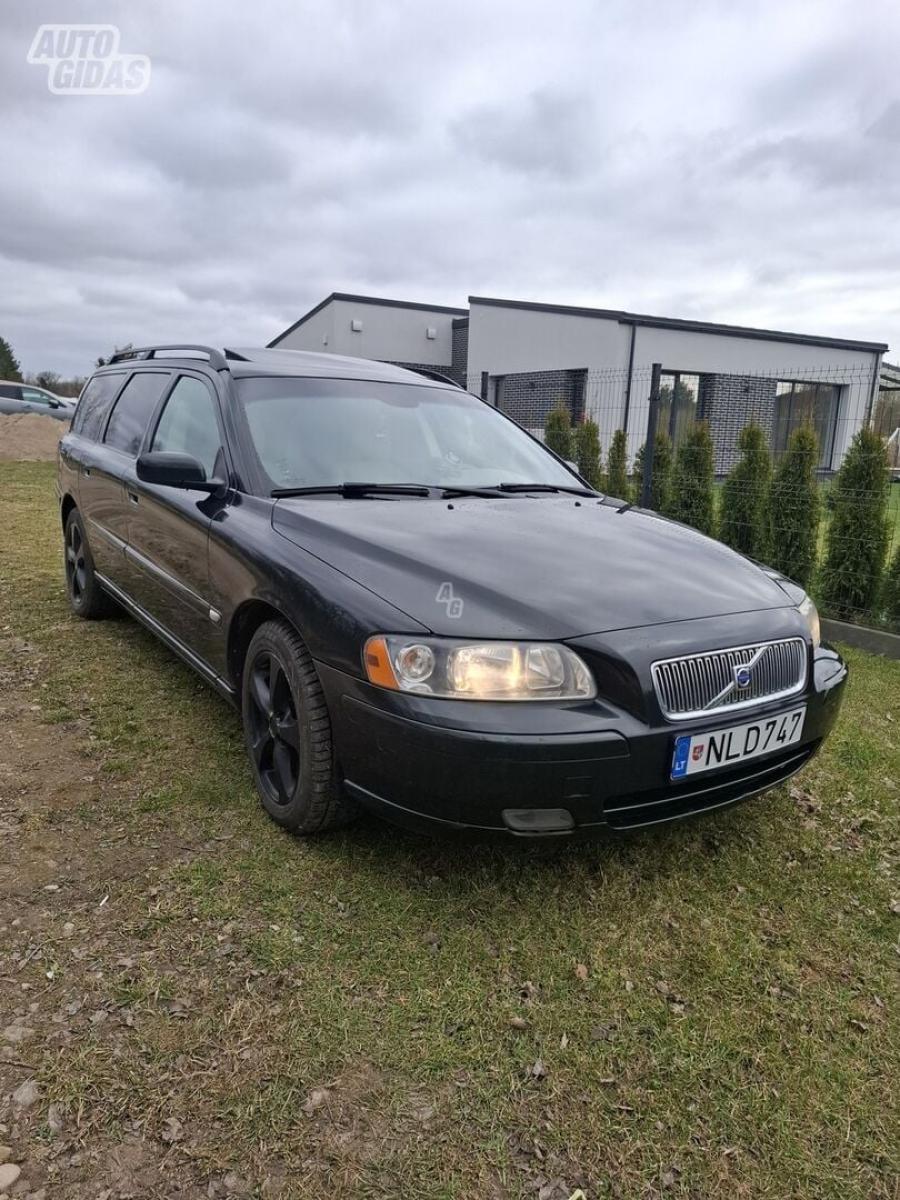 Green Volvo V70 2006 in Vilnius, with an engine capacity of 2.40 L and mileage of 412 thousand km for 1999 €, photo 4 on AUTOMOTO.COM.LV