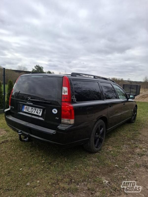 Green Volvo V70 2006 in Vilnius, with an engine capacity of 2.40 L and mileage of 412 thousand km for 1999 €, photo 4 on AUTOMOTO.COM.LV