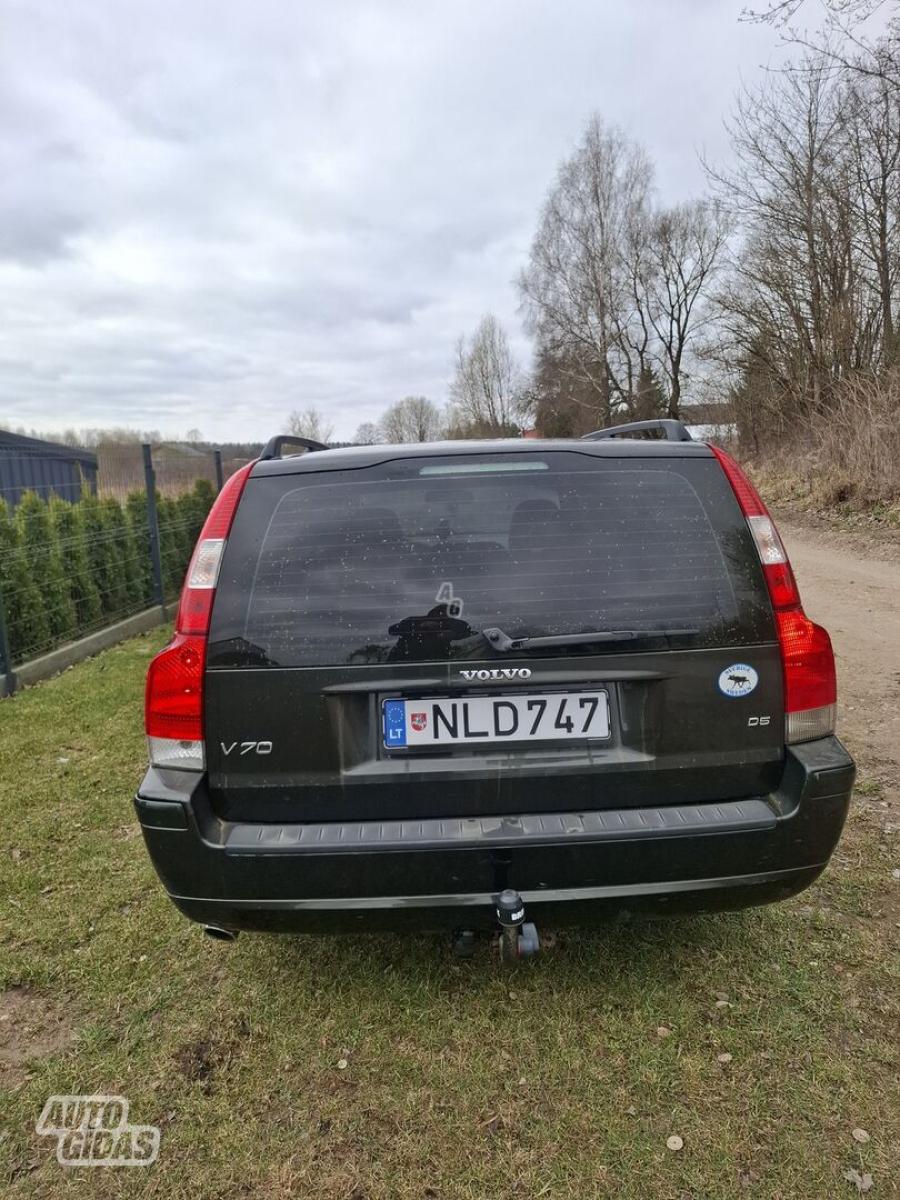 Green Volvo V70 2006 in Vilnius, with an engine capacity of 2.40 L and mileage of 412 thousand km for 1999 €, photo 6 on AUTOMOTO.COM.LV