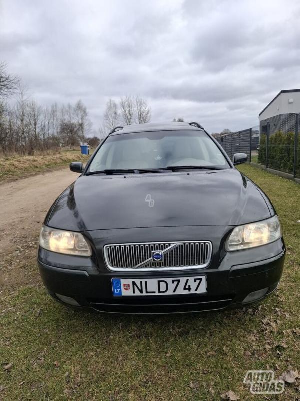 Green Volvo V70 2006 in Vilnius, with an engine capacity of 2.40 L and mileage of 412 thousand km for 1999 €, photo 6 on AUTOMOTO.COM.LV