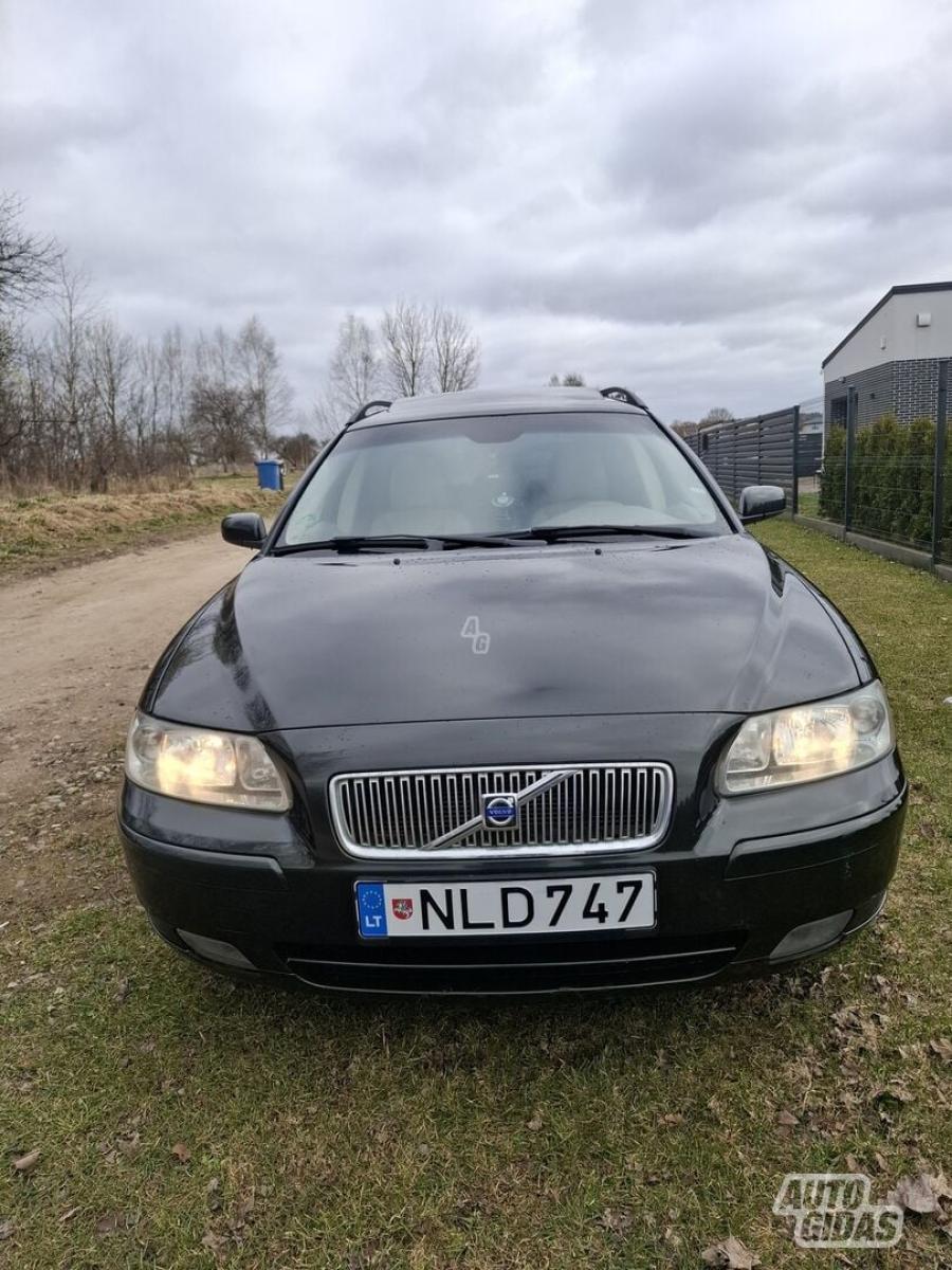 Green Volvo V70 2006 in Vilnius, with an engine capacity of 2.40 L and mileage of 412 thousand km for 1999 €, photo 7 on AUTOMOTO.COM.LV