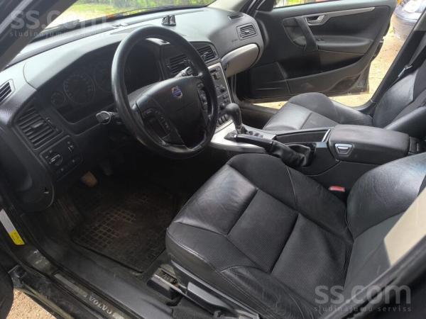 Green Volvo V70 2006 in Riga, with an engine capacity of 2.40 L and mileage of 513 thousand km for 1700 €, photo 8 on AUTOMOTO.COM.LV