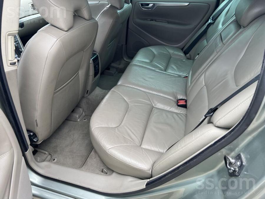 Zaļš Volvo V70 2007 Rēzekne, ar dzinēja tilpumu 2.40 L un nobraukumu 381 tūkst. km par 3750 €, foto 13 vietnē AUTOMOTO.COM.LV