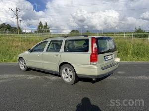 Green Volvo V70 2007 in Riga, with an engine capacity of 2.40 L and mileage of 427 thousand km for 2450 €, photo 3 on AUTOMOTO.COM.LV