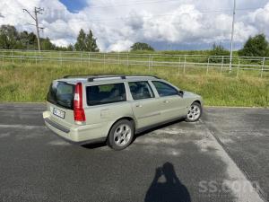 Green Volvo V70 2007 in Riga, with an engine capacity of 2.40 L and mileage of 427 thousand km for 2450 €, photo 4 on AUTOMOTO.COM.LV