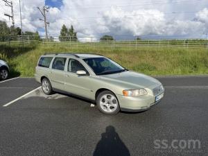Green Volvo V70 2007 in Riga, with an engine capacity of 2.40 L and mileage of 427 thousand km for 2450 €, photo 5 on AUTOMOTO.COM.LV