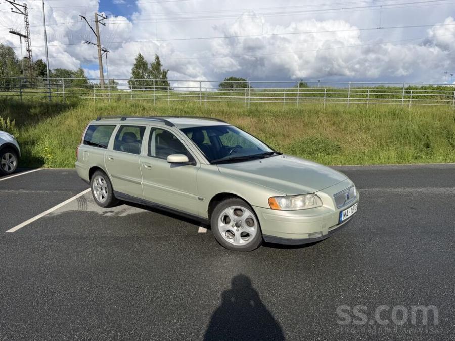 Green Volvo V70 2007 in Riga, with an engine capacity of 2.40 L and mileage of 427 thousand km for 2450 €, photo 5 on AUTOMOTO.COM.LV