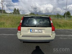 Green Volvo V70 2007 in Riga, with an engine capacity of 2.40 L and mileage of 427 thousand km for 2450 €, photo 6 on AUTOMOTO.COM.LV