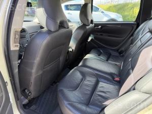 Green Volvo V70 2007 in Riga, with an engine capacity of 2.40 L and mileage of 427 thousand km for 2450 €, photo 12 on AUTOMOTO.COM.LV