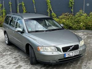 Green Volvo V70 2007 in Vilnius, with an engine capacity of 2.40 L and mileage of 301 thousand km for 1799 €, photo 8 on AUTOMOTO.COM.LV