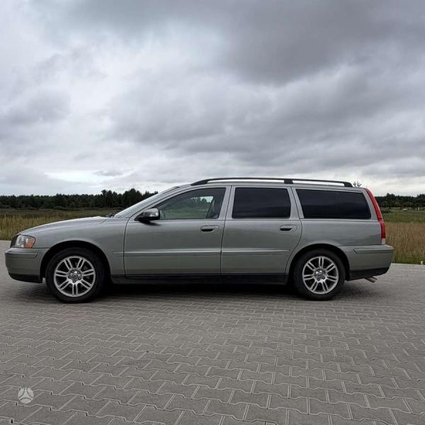 Zaļš Volvo V70 2007 Joniškis, ar dzinēja tilpumu 2.40 L un nobraukumu 390 tūkst. km par 1800 €, foto 1 vietnē AUTOMOTO.COM.LV