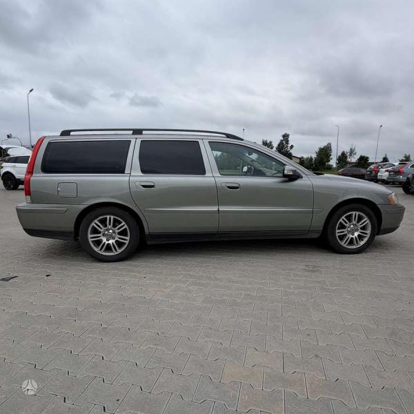 Zaļš Volvo V70 2007 Joniškis, ar dzinēja tilpumu 2.40 L un nobraukumu 390 tūkst. km par 1800 €, foto 4 vietnē AUTOMOTO.COM.LV