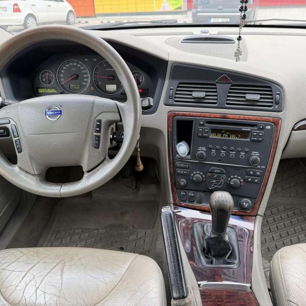 Zaļš Volvo V70 2007 Joniškis, ar dzinēja tilpumu 2.40 L un nobraukumu 390 tūkst. km par 1800 €, foto 6 vietnē AUTOMOTO.COM.LV