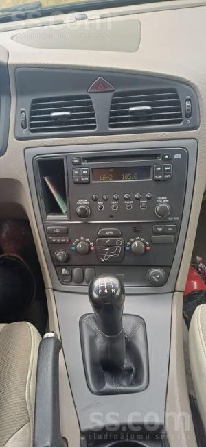 Zaļš Volvo V70 2007 Gulbene, ar dzinēja tilpumu 2.40 L un nobraukumu 283 tūkst. km par 2100 €, foto 5 vietnē AUTOMOTO.COM.LV