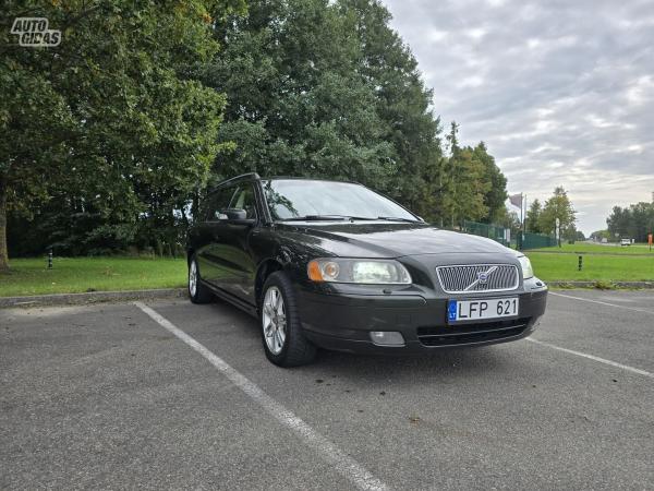 Green Volvo V70 2007 in Klaipeda, with an engine capacity of 2.40 L and mileage of 300 thousand km for 1950 €, photo 1 on AUTOMOTO.COM.LV