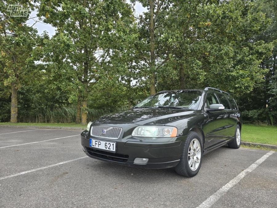 Green Volvo V70 2007 in Klaipeda, with an engine capacity of 2.40 L and mileage of 300 thousand km for 1950 €, photo 3 on AUTOMOTO.COM.LV