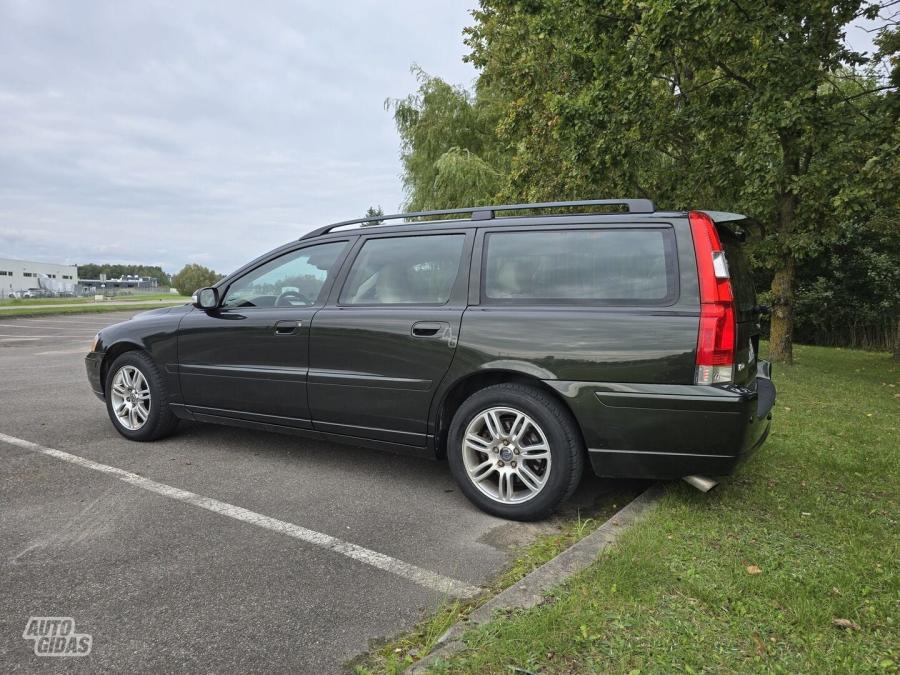 Green Volvo V70 2007 in Klaipeda, with an engine capacity of 2.40 L and mileage of 300 thousand km for 1950 €, photo 4 on AUTOMOTO.COM.LV