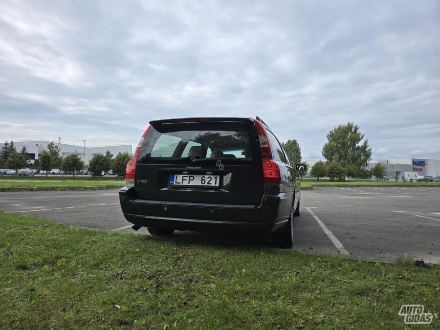 Green Volvo V70 2007 in Klaipeda, with an engine capacity of 2.40 L and mileage of 300 thousand km for 1950 €, photo 7 on AUTOMOTO.COM.LV