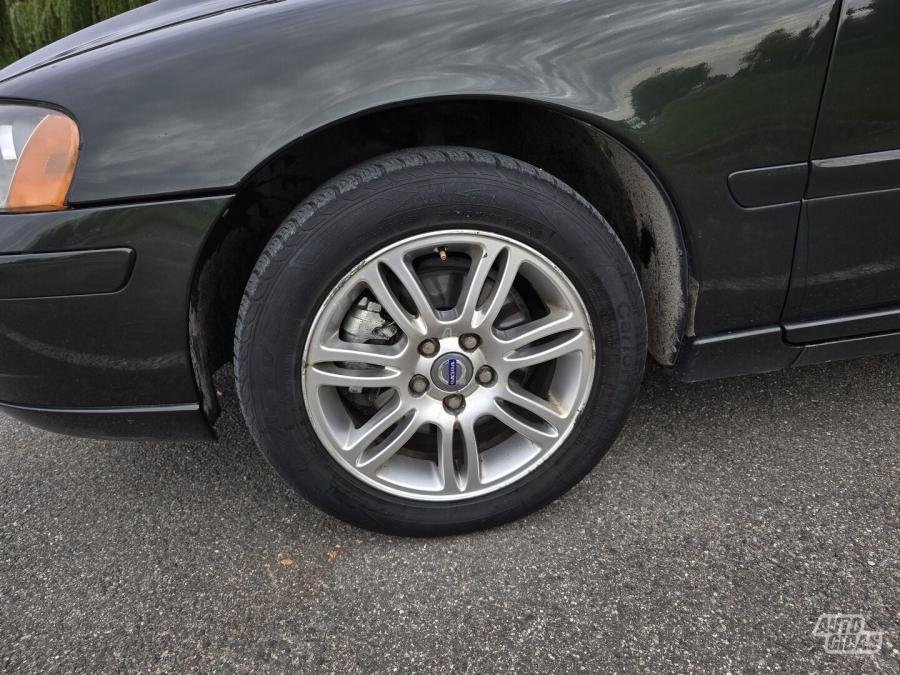 Green Volvo V70 2007 in Klaipeda, with an engine capacity of 2.40 L and mileage of 300 thousand km for 1950 €, photo 8 on AUTOMOTO.COM.LV