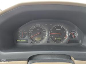Green Volvo V70 2007 in Klaipeda, with an engine capacity of 2.40 L and mileage of 300 thousand km for 1950 €, photo 14 on AUTOMOTO.COM.LV
