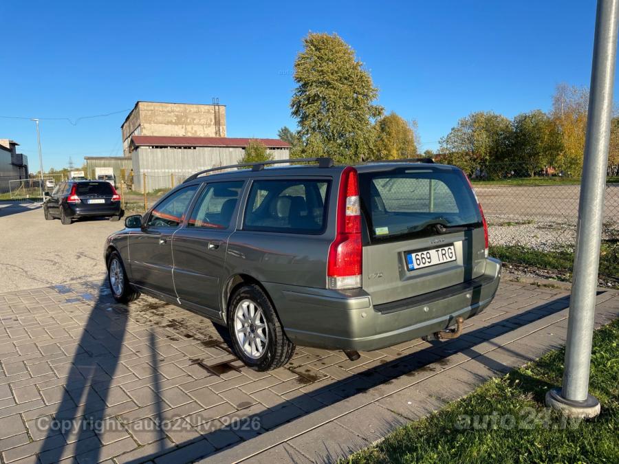 Green Volvo V70 2007 in Rakvere, with an engine capacity of 2.40 L and mileage of 493 thousand km for 2500 €, photo 4 on AUTOMOTO.COM.LV