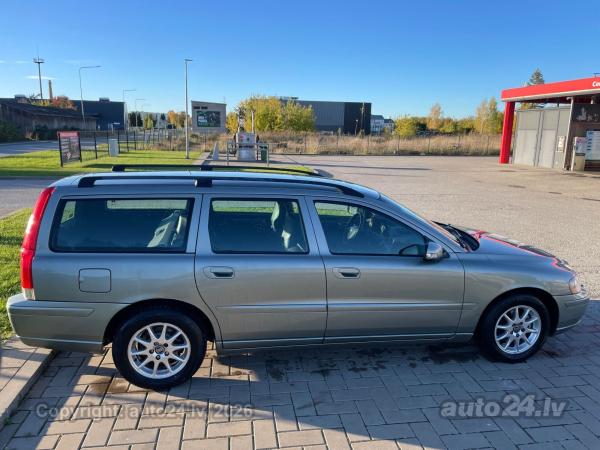 Green Volvo V70 2007 in Rakvere, with an engine capacity of 2.40 L and mileage of 493 thousand km for 2500 €, photo 7 on AUTOMOTO.COM.LV