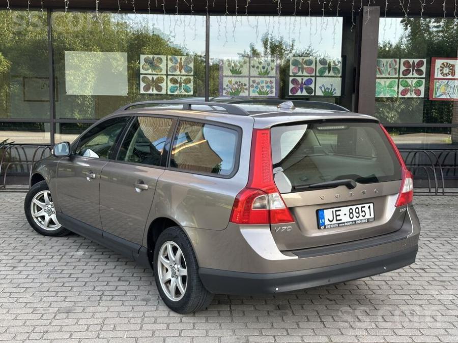 Green Volvo V70 2008 in Jelgava, with an engine capacity of 2.00 L and mileage of 0 thousand km for 3350 €, photo 3 on AUTOMOTO.COM.LV