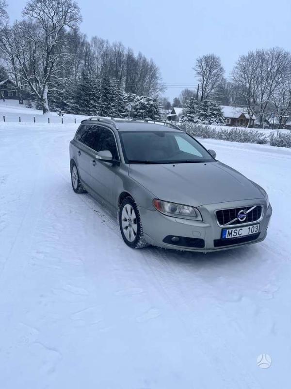 Zaļš Volvo V70 2008 Viļņa, ar dzinēja tilpumu 3.19 L un nobraukumu 446 tūkst. km par 2700 €, foto 1 vietnē AUTOMOTO.COM.LV