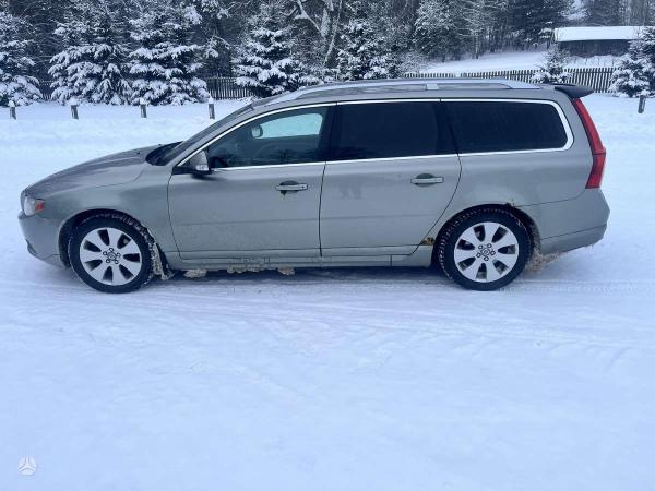 Zaļš Volvo V70 2008 Viļņa, ar dzinēja tilpumu 3.19 L un nobraukumu 446 tūkst. km par 2700 €, foto 3 vietnē AUTOMOTO.COM.LV