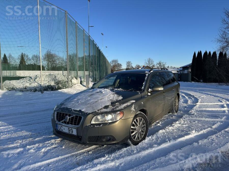 Green Volvo V70 2008 in Riga, with an engine capacity of 2.40 L and mileage of 346 thousand km for 2600 €, photo 3 on AUTOMOTO.COM.LV