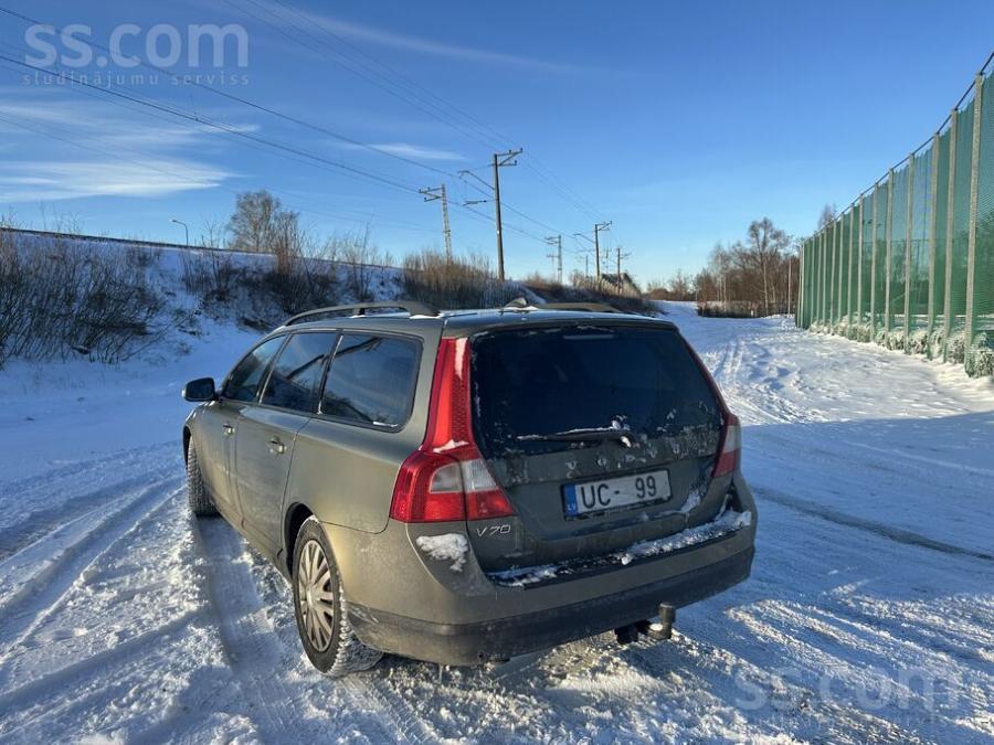 Green Volvo V70 2008 in Riga, with an engine capacity of 2.40 L and mileage of 346 thousand km for 2600 €, photo 5 on AUTOMOTO.COM.LV