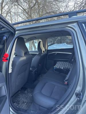 Green Volvo V70 2008 in Riga, with an engine capacity of 2.40 L and mileage of 346 thousand km for 2600 €, photo 9 on AUTOMOTO.COM.LV