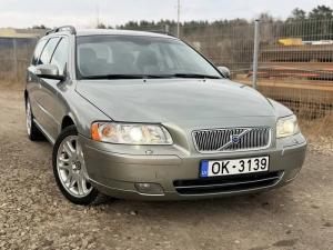 Green Volvo V70 2008 in Riga, with an engine capacity of 2.40 L and mileage of 327 thousand km for 4495 €, photo  on AUTOMOTO.COM.LV