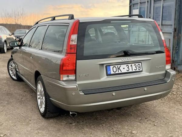 Зеленый Вольво В70 2008 в Рига, объемом двигателя 2.40 л и пробегом 327 тыс. км за 4495 €, фото 2 на AUTOMOTO.COM.LV