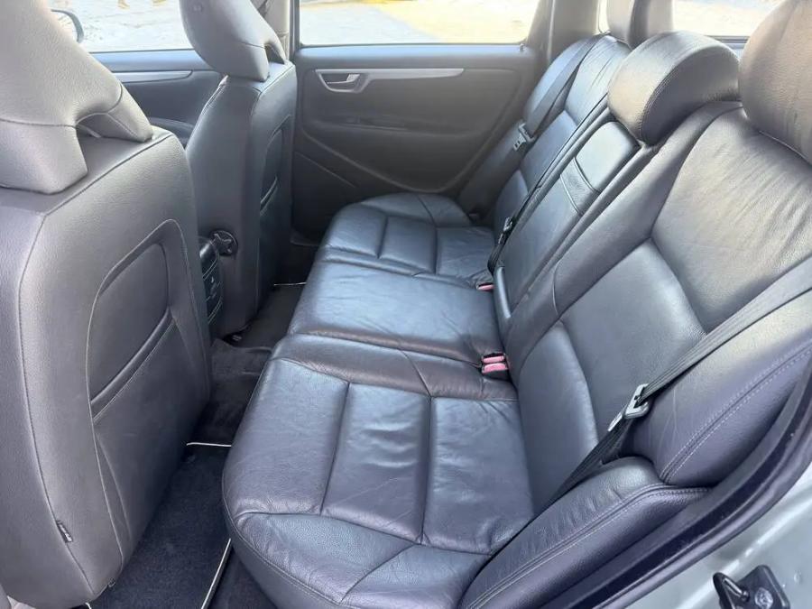 Zaļš Volvo V70 2008 Rīga, ar dzinēja tilpumu 2.40 L un nobraukumu 327 tūkst. km par 4495 €, foto 10 vietnē AUTOMOTO.COM.LV