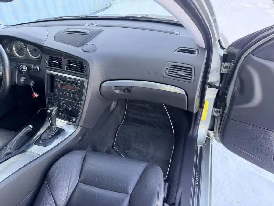 Zaļš Volvo V70 2008 Rīga, ar dzinēja tilpumu 2.40 L un nobraukumu 327 tūkst. km par 4495 €, foto 16 vietnē AUTOMOTO.COM.LV