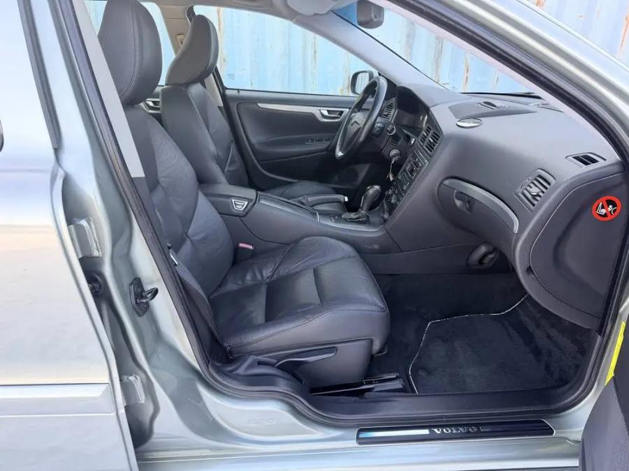 Zaļš Volvo V70 2008 Rīga, ar dzinēja tilpumu 2.40 L un nobraukumu 327 tūkst. km par 4495 €, foto 17 vietnē AUTOMOTO.COM.LV