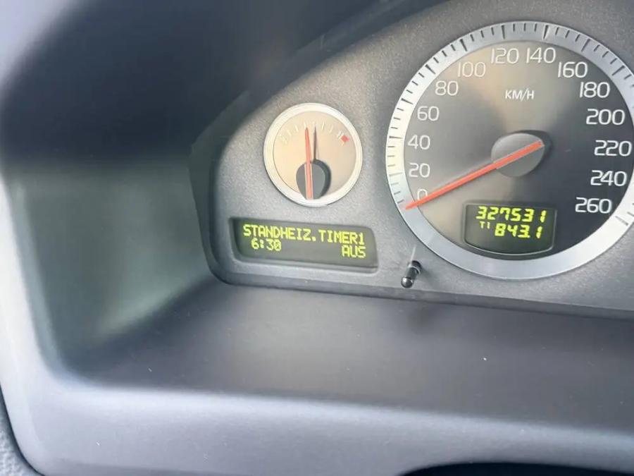 Zaļš Volvo V70 2008 Rīga, ar dzinēja tilpumu 2.40 L un nobraukumu 327 tūkst. km par 4495 €, foto 18 vietnē AUTOMOTO.COM.LV