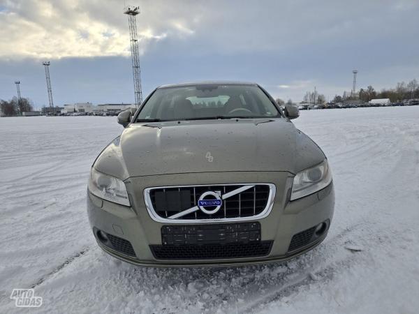 Green Volvo V70 2009 in Marijampole, with an engine capacity of 2.40 L and mileage of 286 thousand km for 3650 €, photo 3 on AUTOMOTO.COM.LV