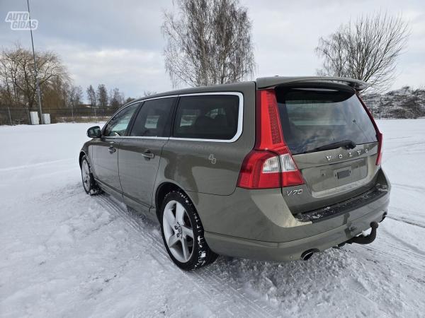 Green Volvo V70 2009 in Marijampole, with an engine capacity of 2.40 L and mileage of 286 thousand km for 3650 €, photo 4 on AUTOMOTO.COM.LV