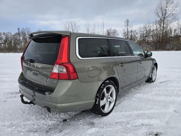 Green Volvo V70 2009 in Marijampole, with an engine capacity of 2.40 L and mileage of 286 thousand km for 3650 €, photo 5 on AUTOMOTO.COM.LV