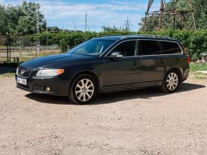 Green Volvo V70 2009 in Riga, with an engine capacity of 2.40 L and mileage of 305 thousand km for 4000 €, photo  on AUTOMOTO.COM.LV