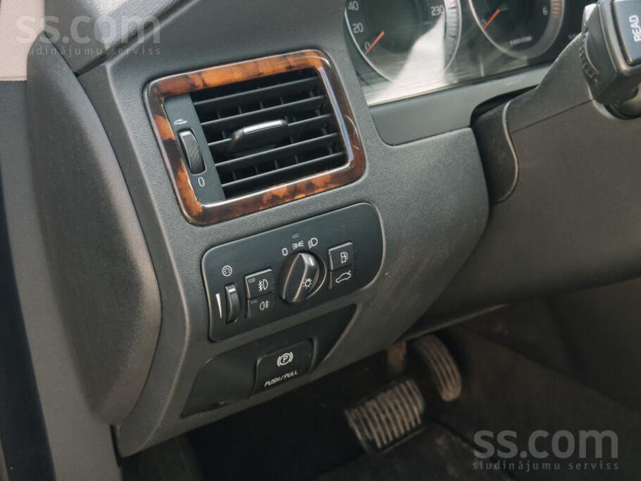 Zaļš Volvo V70 2009 Rīga, ar dzinēja tilpumu 2.40 L un nobraukumu 305 tūkst. km par 4000 €, foto 13 vietnē AUTOMOTO.COM.LV