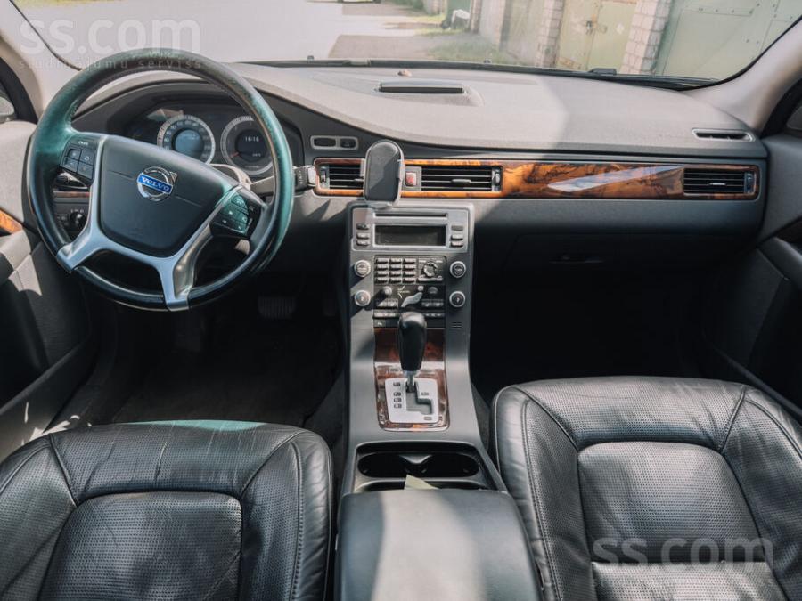 Zaļš Volvo V70 2009 Rīga, ar dzinēja tilpumu 2.40 L un nobraukumu 305 tūkst. km par 4000 €, foto 18 vietnē AUTOMOTO.COM.LV