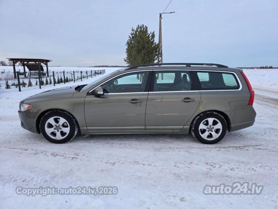 Green Volvo V70 2010 in Paide, with an engine capacity of 1.60 L and mileage of 286 thousand km for 5490 €, photo 3 on AUTOMOTO.COM.LV