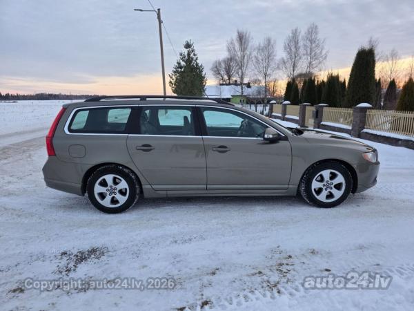 Zaļš Volvo V70 2010 Paide, ar dzinēja tilpumu 1.60 L un nobraukumu 286 tūkst. km par 5490 €, foto 8 vietnē AUTOMOTO.COM.LV