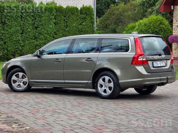 Zaļš Volvo V70 2010 Rīga, ar dzinēja tilpumu 2.00 L un nobraukumu 288 tūkst. km par 5650 €, foto 3 vietnē AUTOMOTO.COM.LV