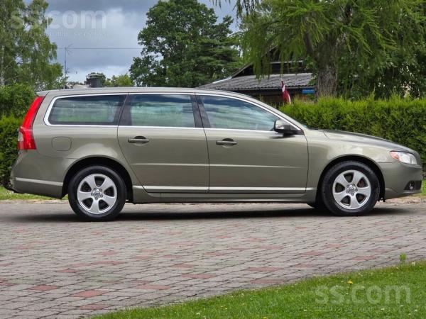 Zaļš Volvo V70 2010 Rīga, ar dzinēja tilpumu 2.00 L un nobraukumu 288 tūkst. km par 5650 €, foto 6 vietnē AUTOMOTO.COM.LV
