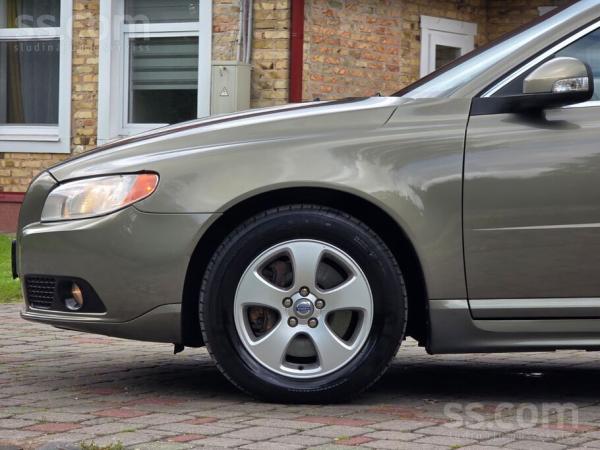 Zaļš Volvo V70 2010 Rīga, ar dzinēja tilpumu 2.00 L un nobraukumu 288 tūkst. km par 5650 €, foto 9 vietnē AUTOMOTO.COM.LV
